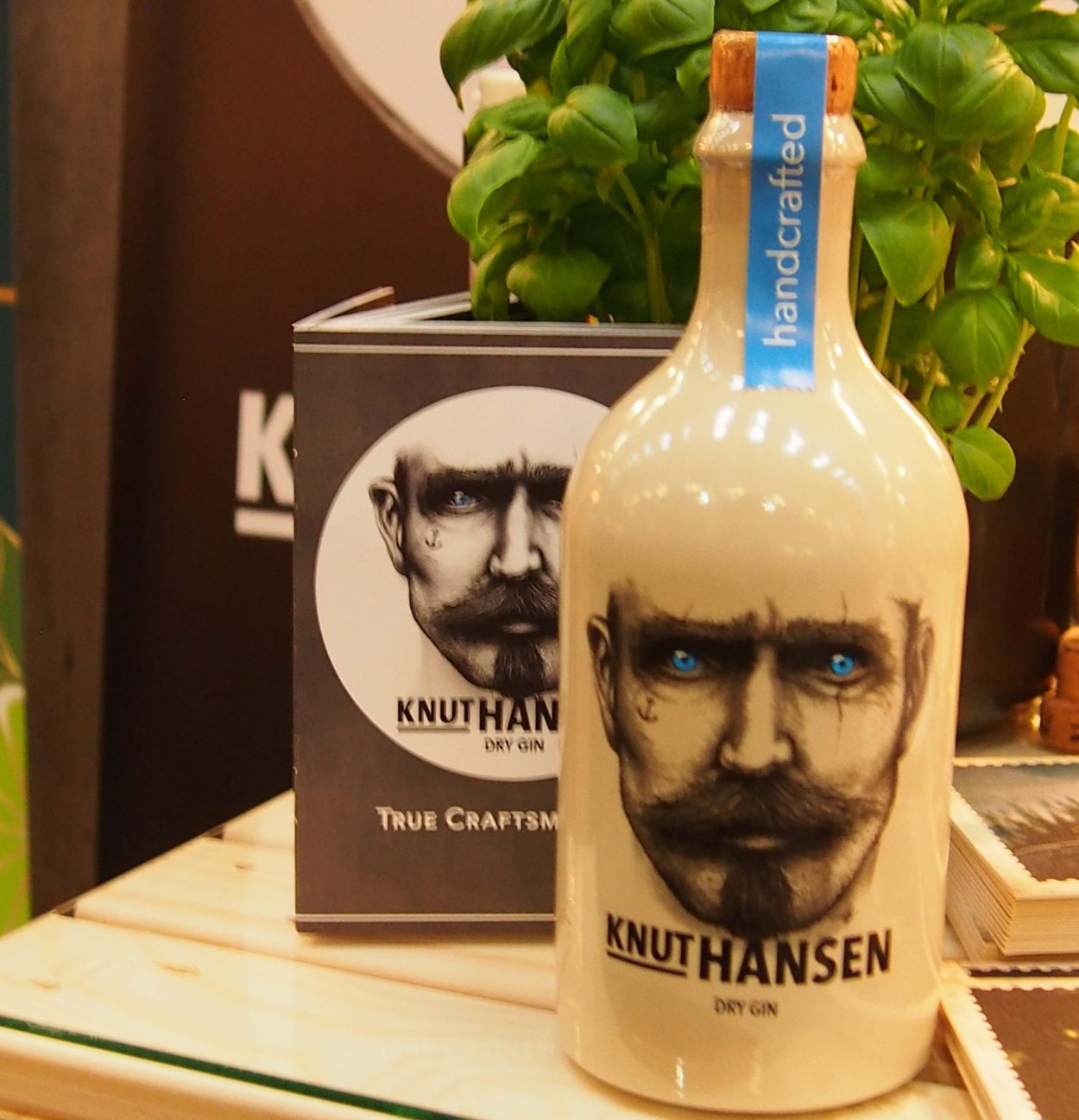 Knut Hansen – Dry Gin aus dem Norden | Leinenlos